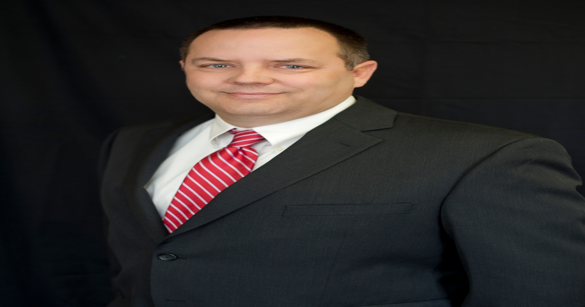 FMI Presents Dan Shaul With Donald H. MacManus Award