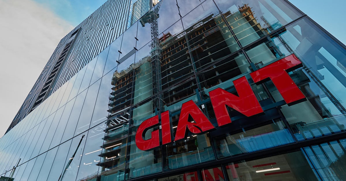 Giant makes a splash in Philadelphia