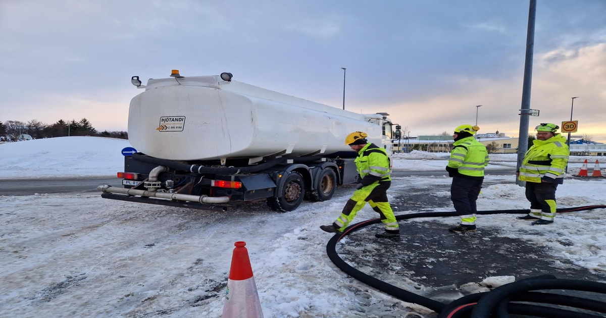 Trukkaveita Veitna flutti heitt vatn til Suðurnesja
