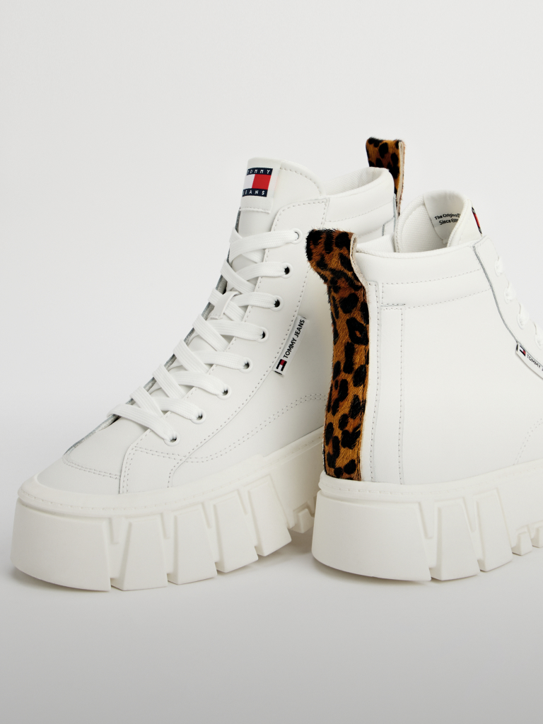 Collezione Tommy Jeans | Moda anni '90 | Tommy Hilfiger®