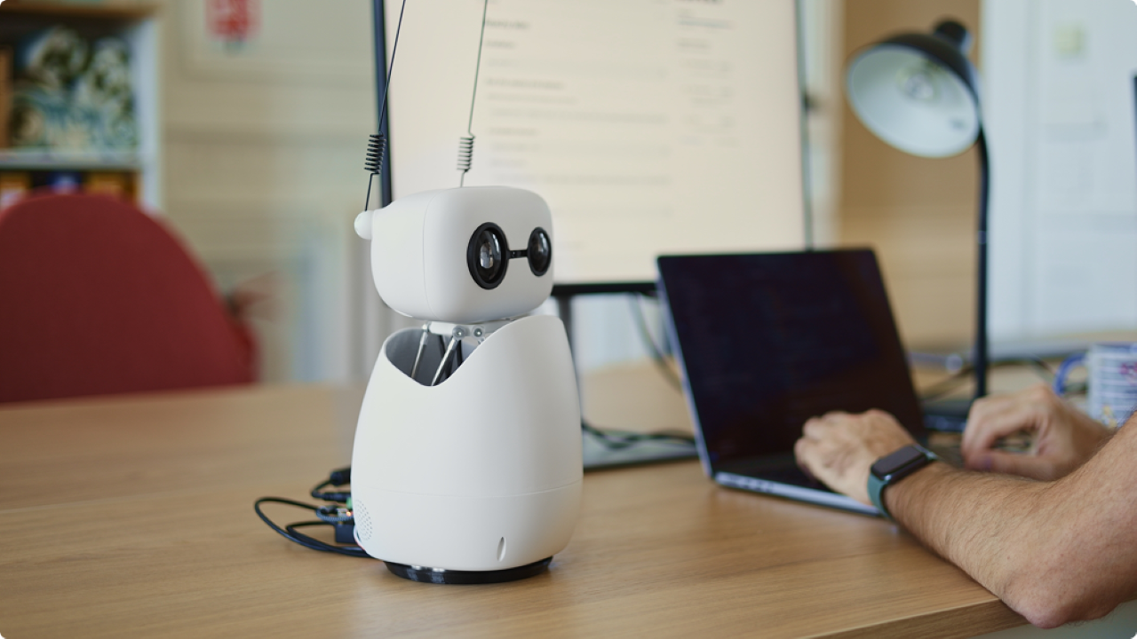 Hugging Face Makes Desktop Robot Available for Pre-Order