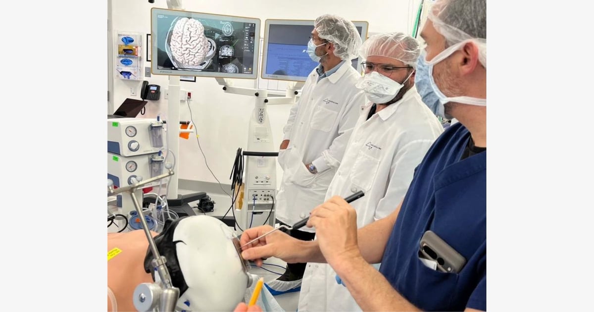 Musk Neuralink Recruits Patients for Clinical Trial