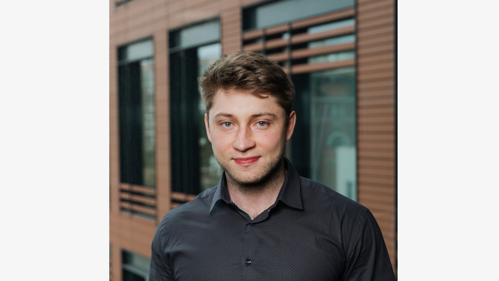 Ofcom, Blockchain.com Win AIconics Awards at AI Summit London