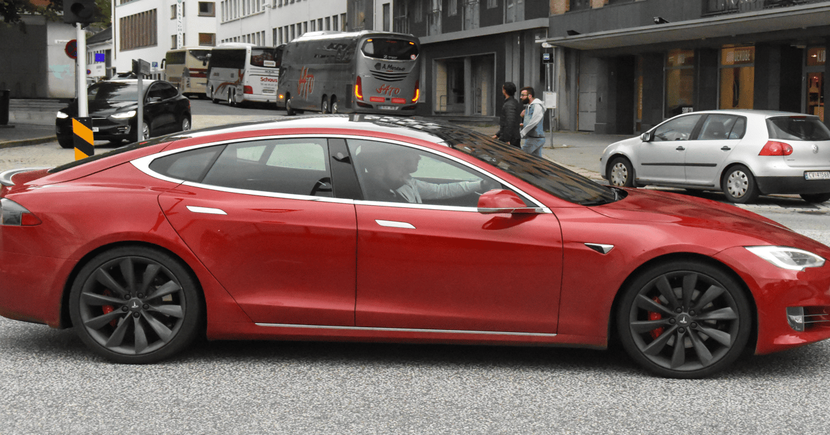 Tesla, Red Bull Impersonated in Spear-Phishing Gambit
