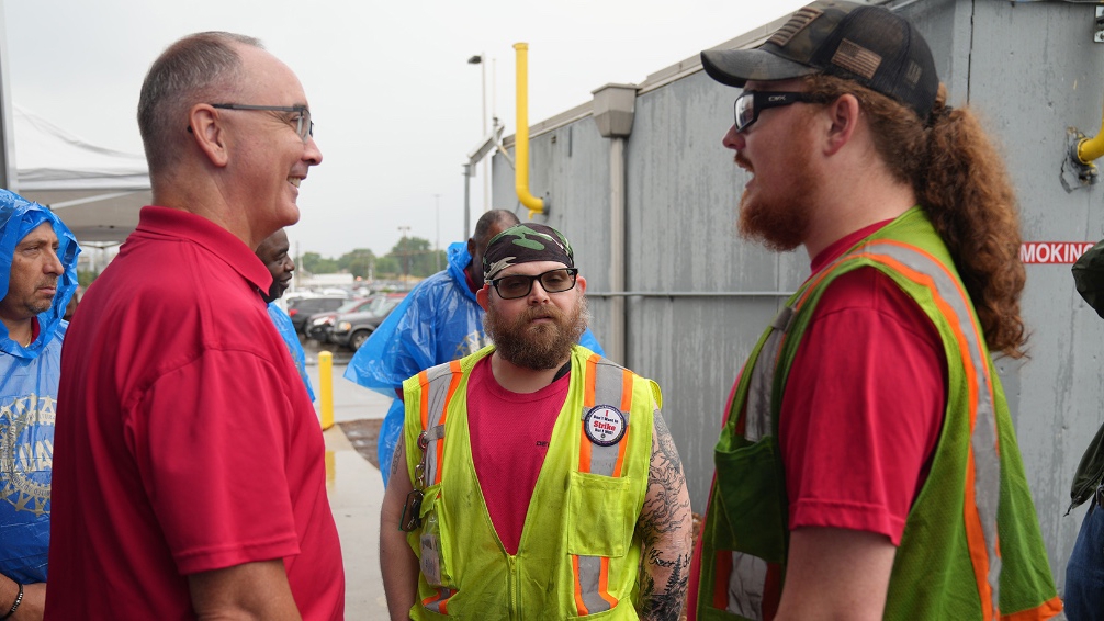 Canada's UniforJoins UAW in Authorizing Strikes Against Detroit Three