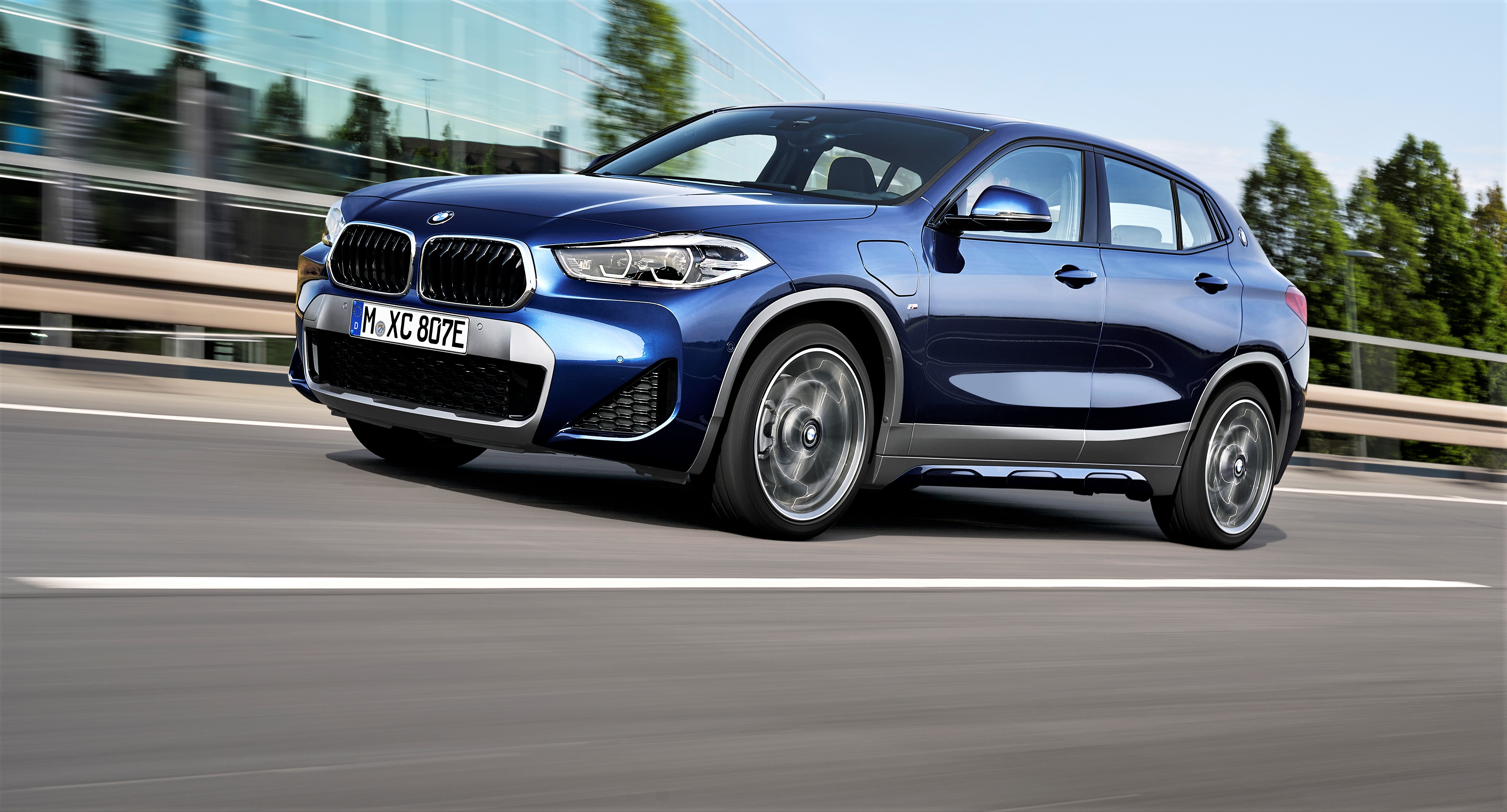 Bmw hybrid x2 store