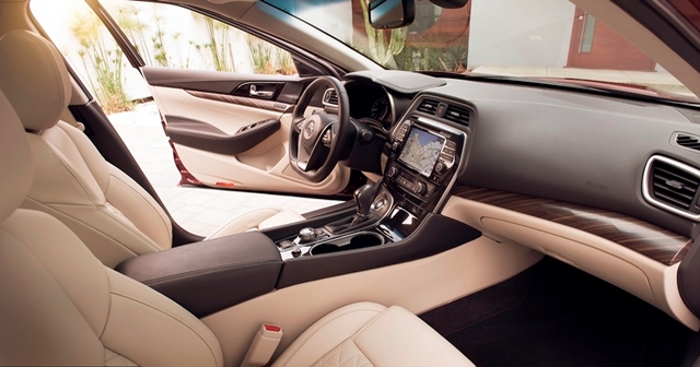 Wards 10 Best Interiors | Nissan Maxima Inspired by Jets