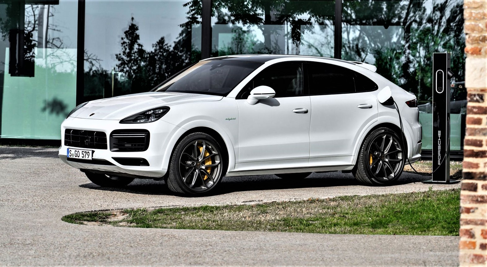 Porsche Plans Cayenne BEV