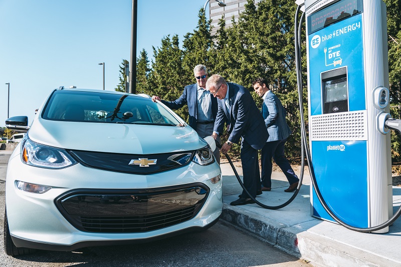 Detroit Kickstarts Public Fast-Charging Network