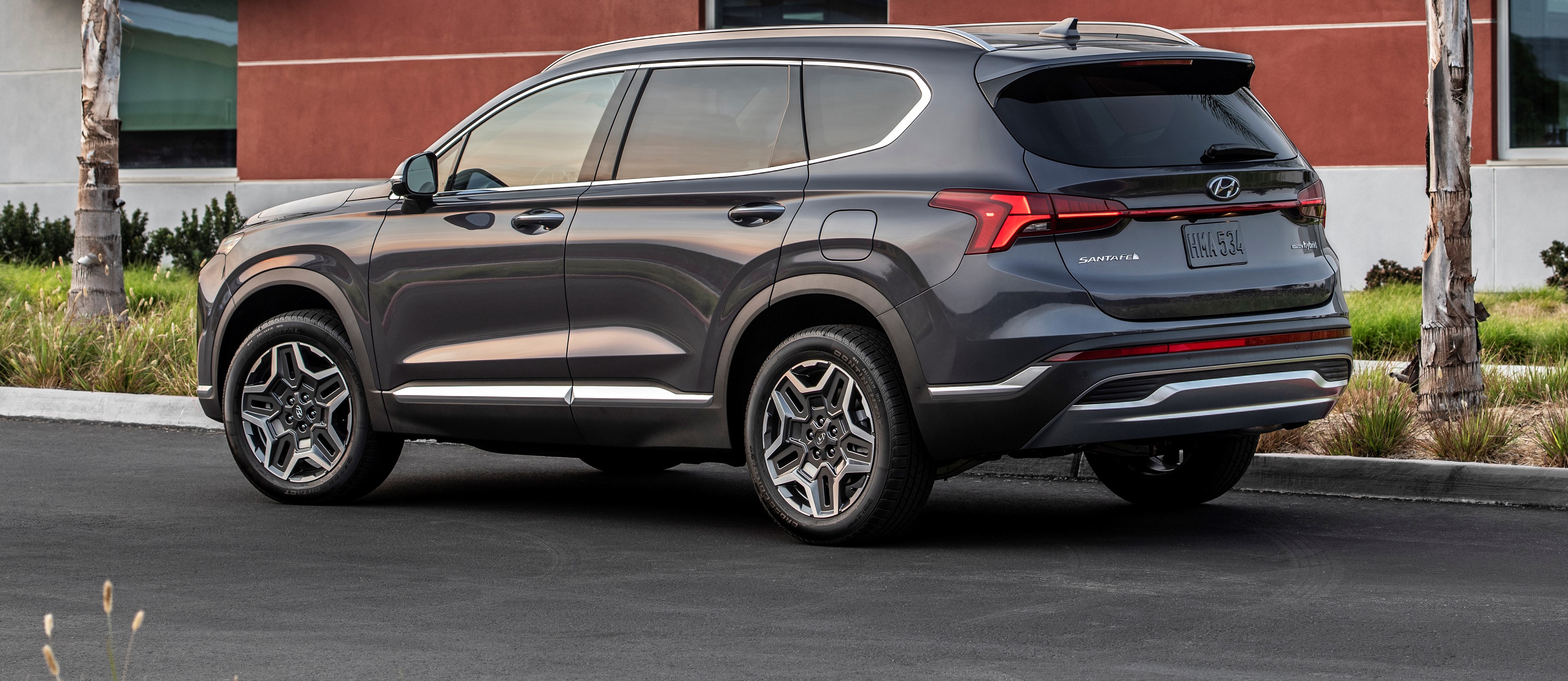 New Powertrains Highlighted in Refreshed Santa Fe