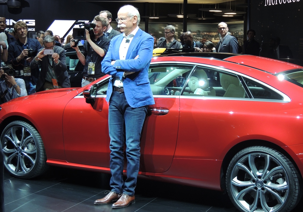 Daimler Chief Plays Dual Role of Champ and Diplomat at Detroit Auto Show