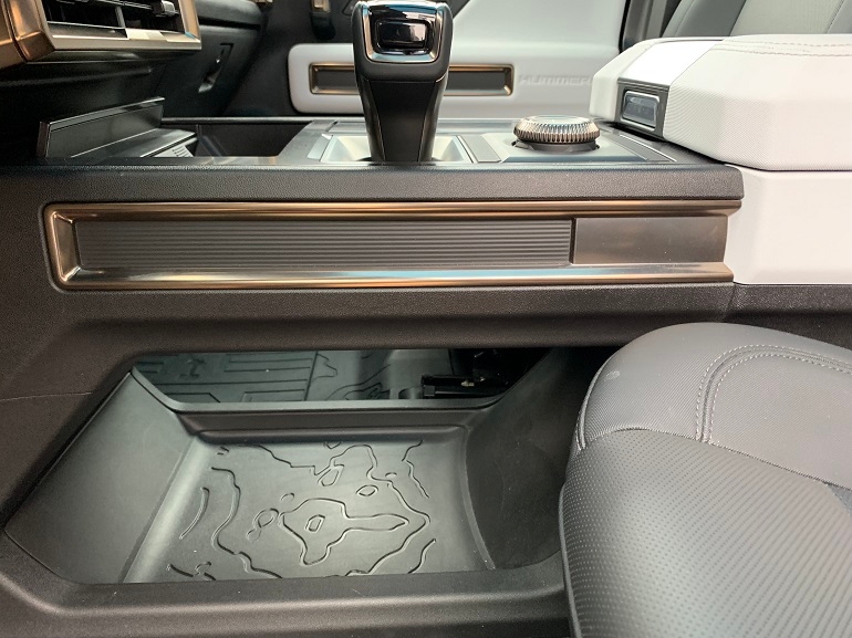 2023 Wards 10 Best Interiors & UX Winner: GMC Hummer