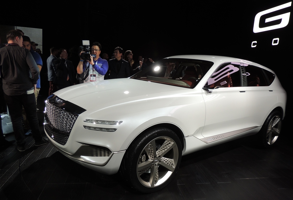Genesis Debuts SUV (CUV) Fuel-Cell (Hybrid) Concept