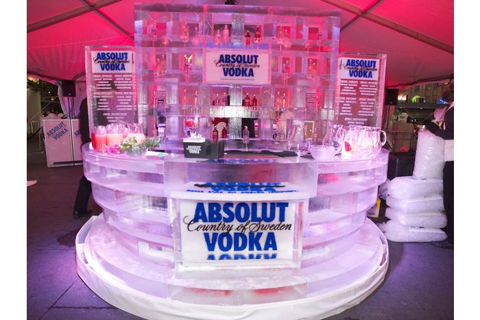 Absolut Vodka Hosts Pop-Up Cocktail Party in Dundas Square