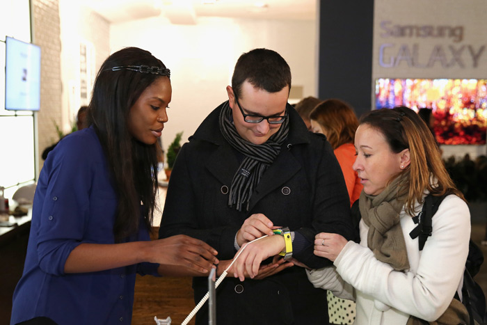 Samsung Creates Pop-Up Studios for Holiday Shoppers