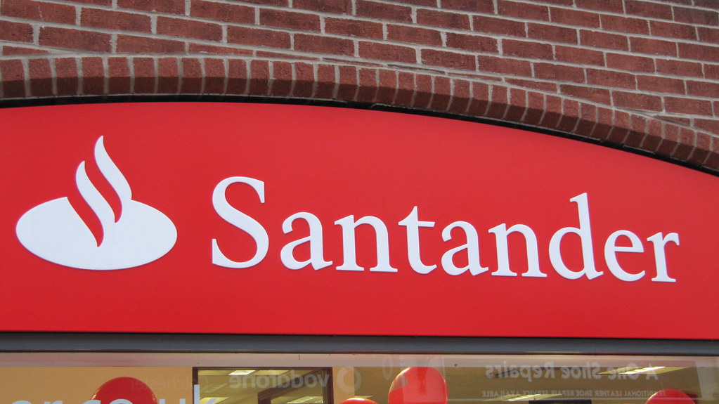 Santander deploys ThetaRay’s AML solution for correspondent banking