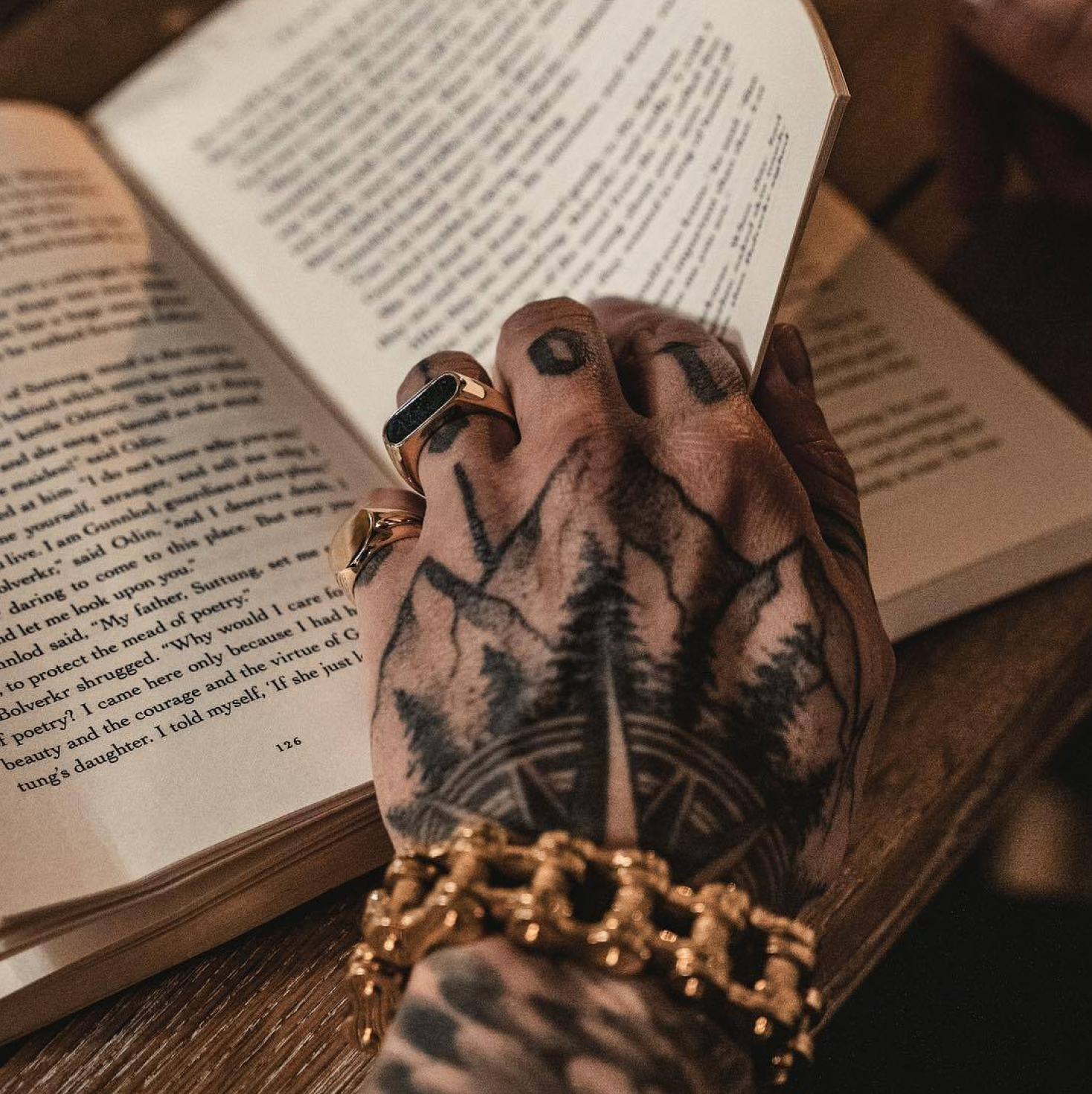 Orisun | Kullanvärinen kantasormus Afrikan jadella | Varastossa! | Arkai