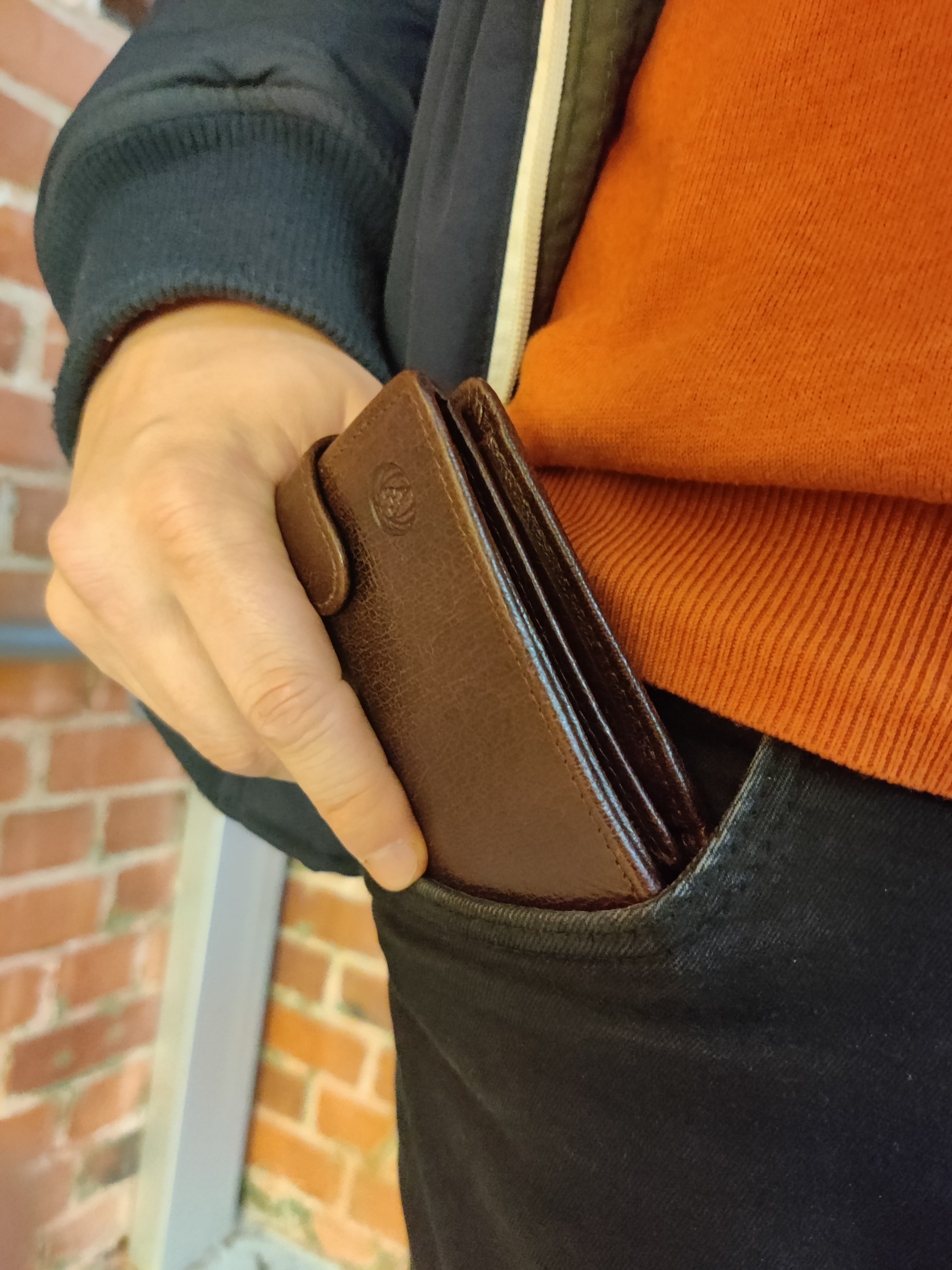Brown Ergonomic California Leather Wallet | In stock! | Lucleon