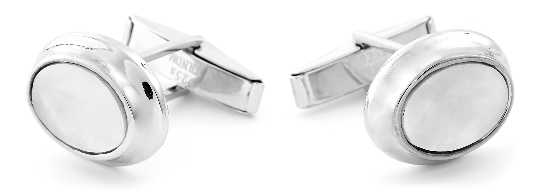 How to put on & wear cufflinks - Your ultimate guide - Trendhim