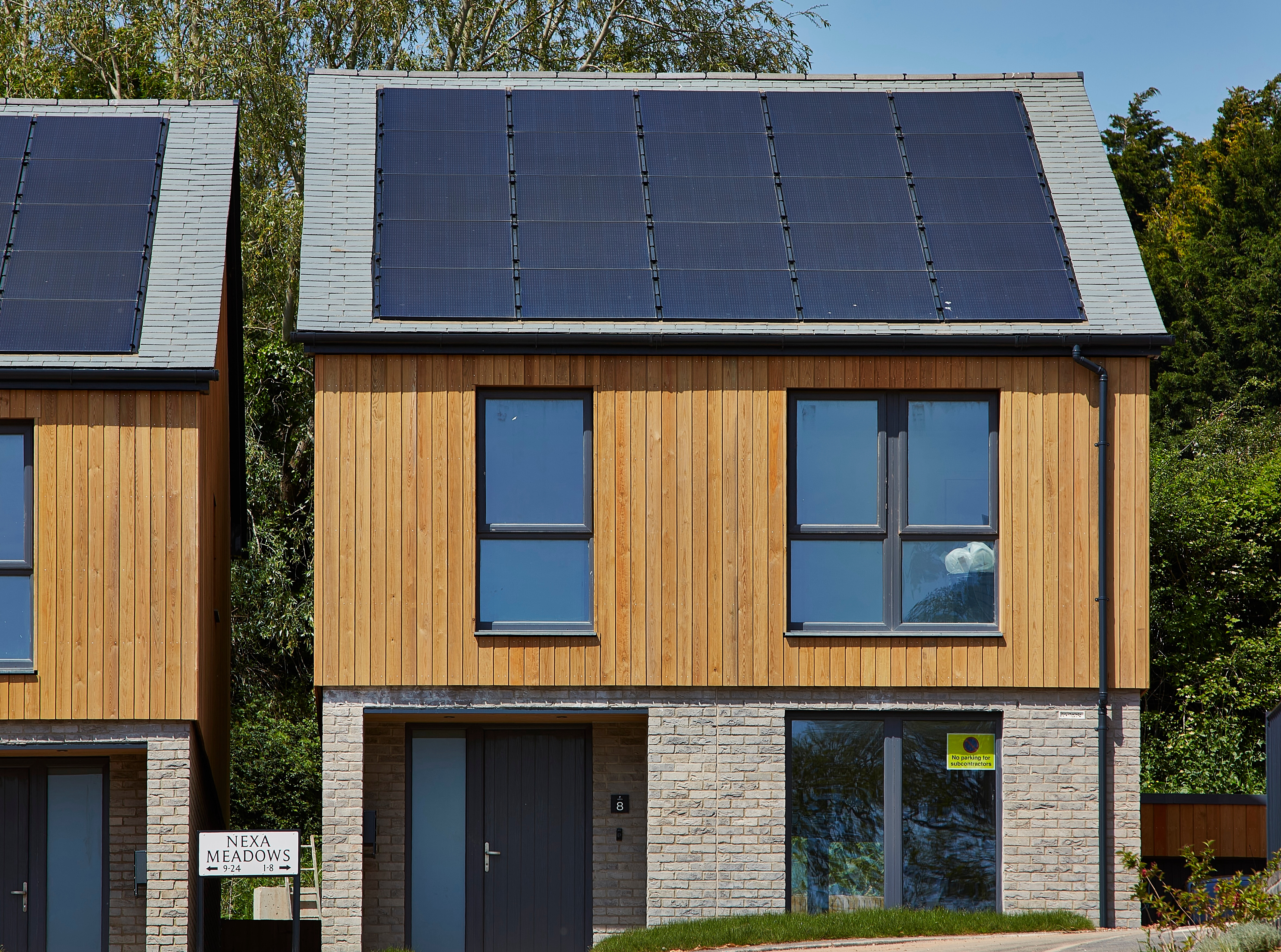 UK's largest solar plant Cleve Hill supplying full power to the grid ...