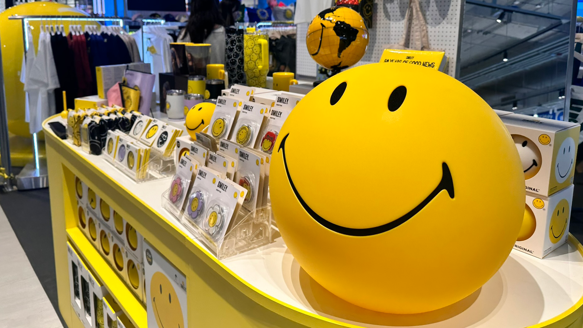 Smiley, Naraporn Launches Three New Pop-Up Stores in Thailand