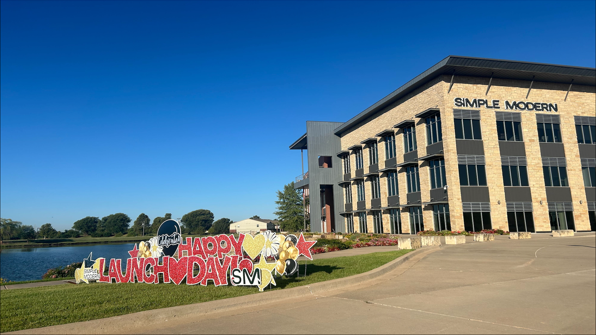 Simple Modern Renews Three-Year Agreement with Sesame Workshop