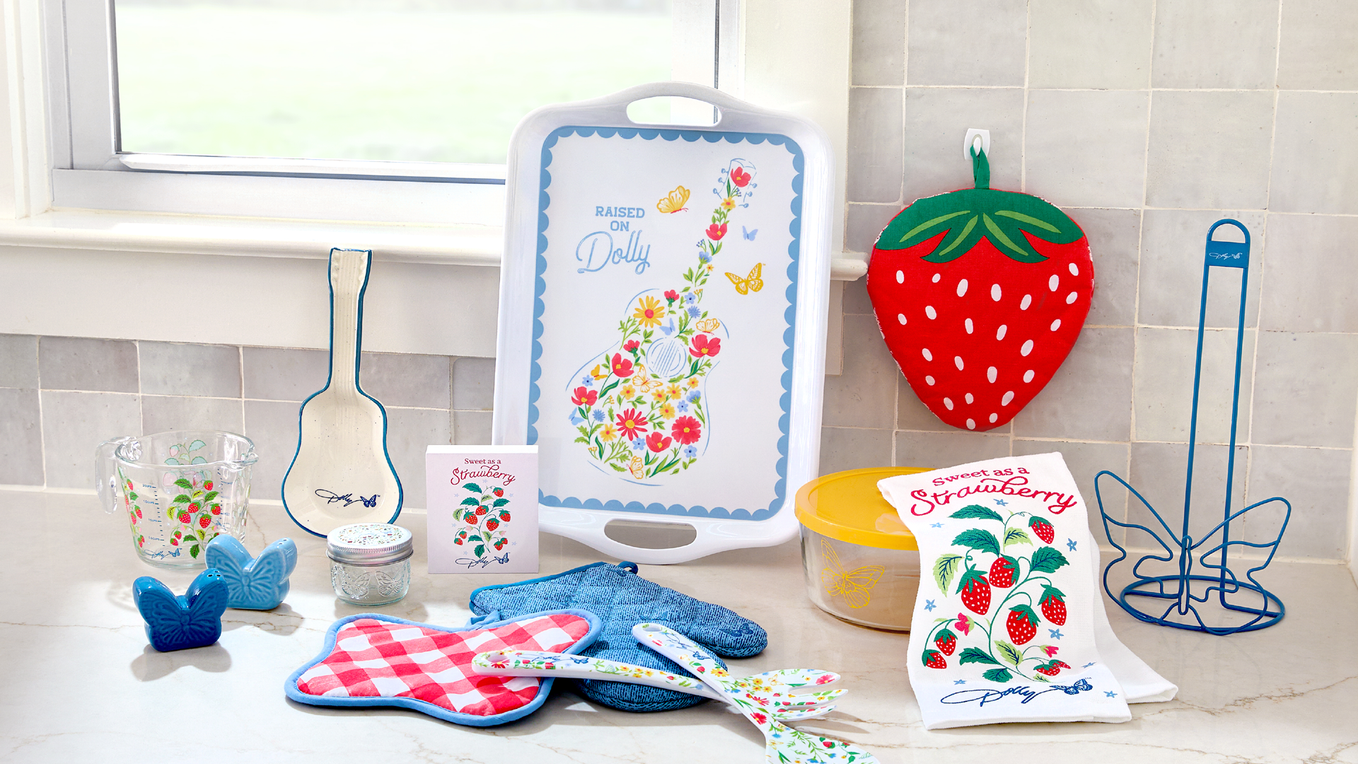 Dollar General Unveils New Dolly Parton Summer Entertaining Line