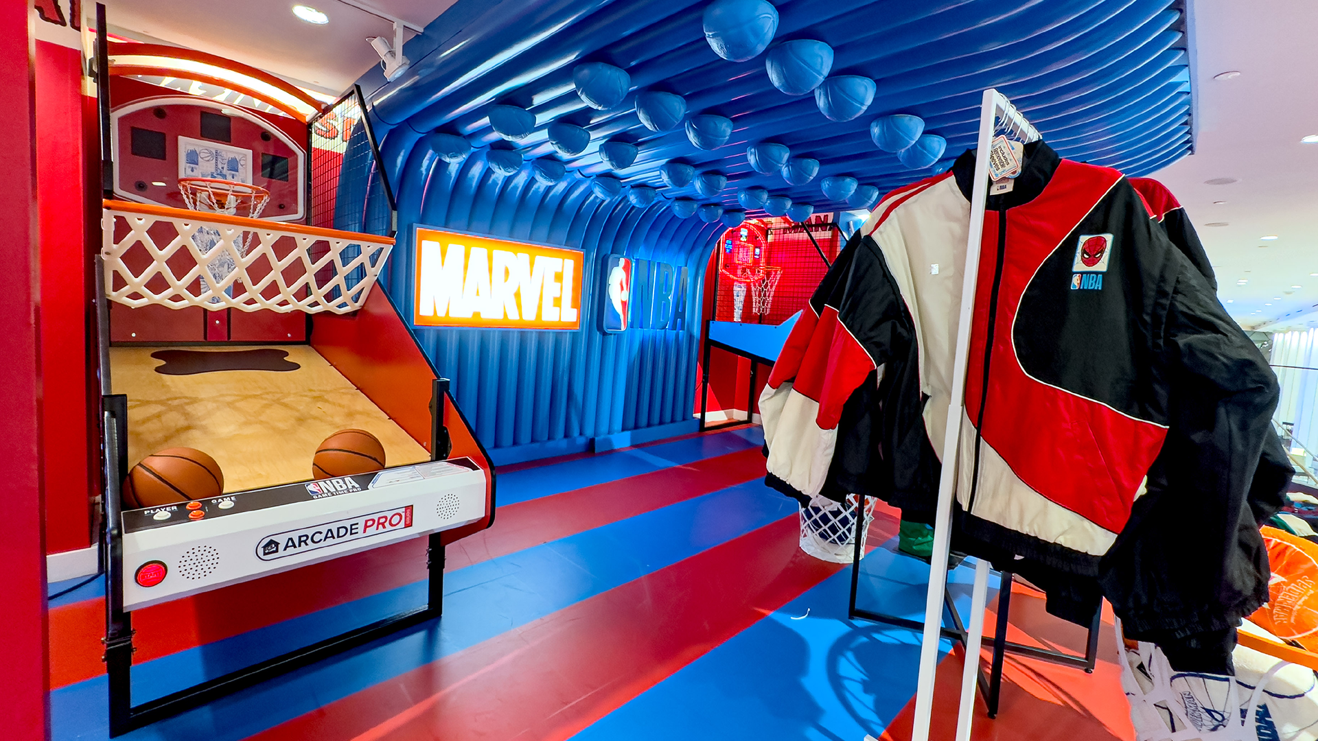 Holiday Retail Shifts Create New Licensing Pathways