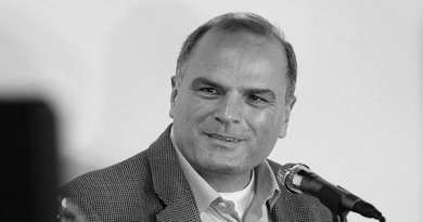 Executive Exodus Continues at VMware with Hollis Departure