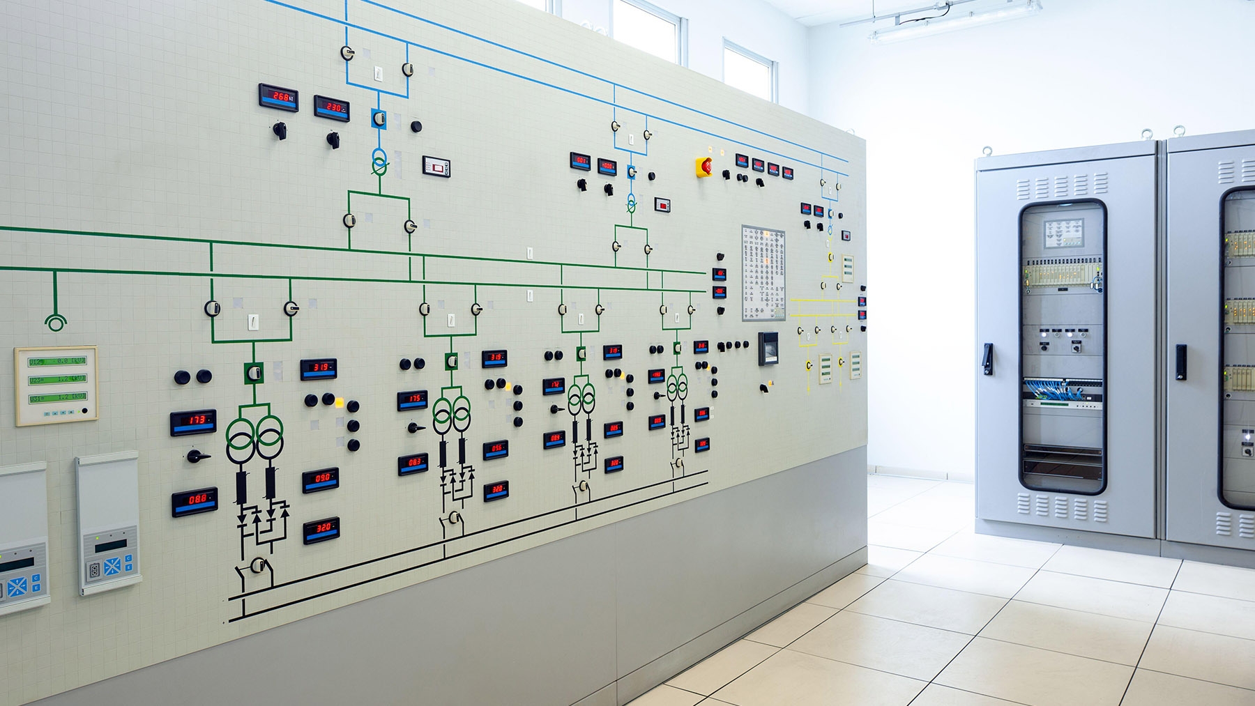 Switchboards vs. Switchgears: What’s Best for Data Centers?