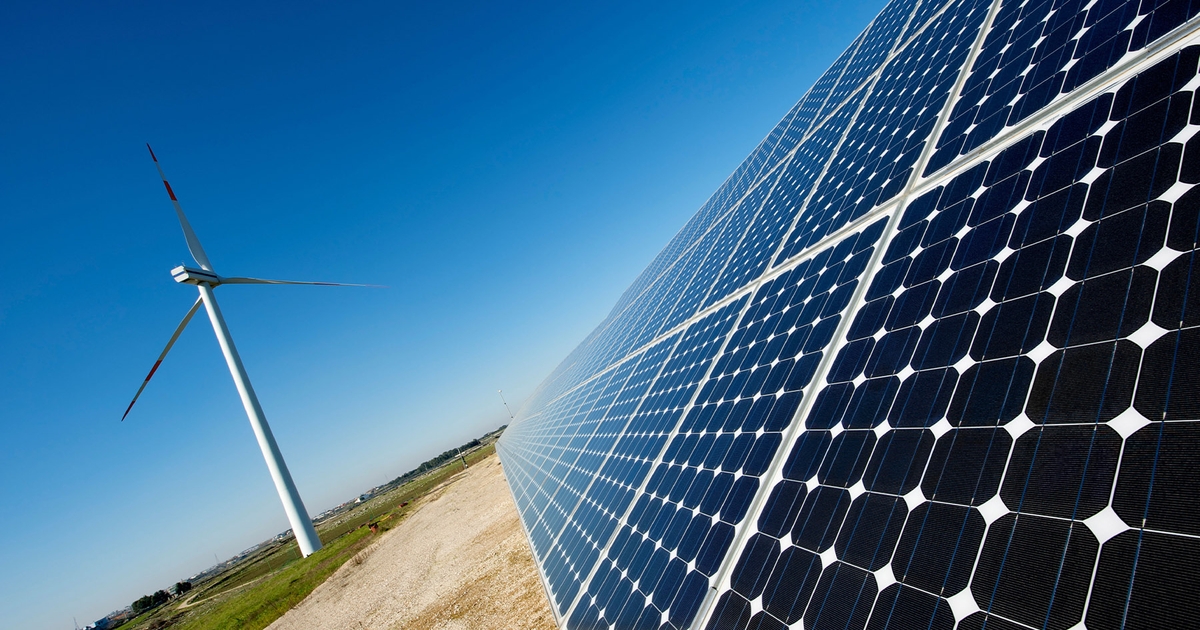 Data Center Energy Demand and Decarbonization: Pathways to Sustainability