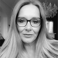 3 Ways Women Can Stand Out in a Crowded Industry