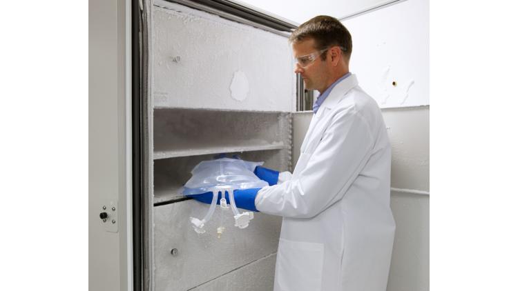 New container protects bulk frozen biopharmaceuticals