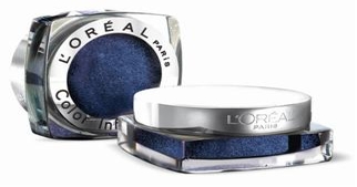 High-performance eye shadow launches in technically sophisticated pack