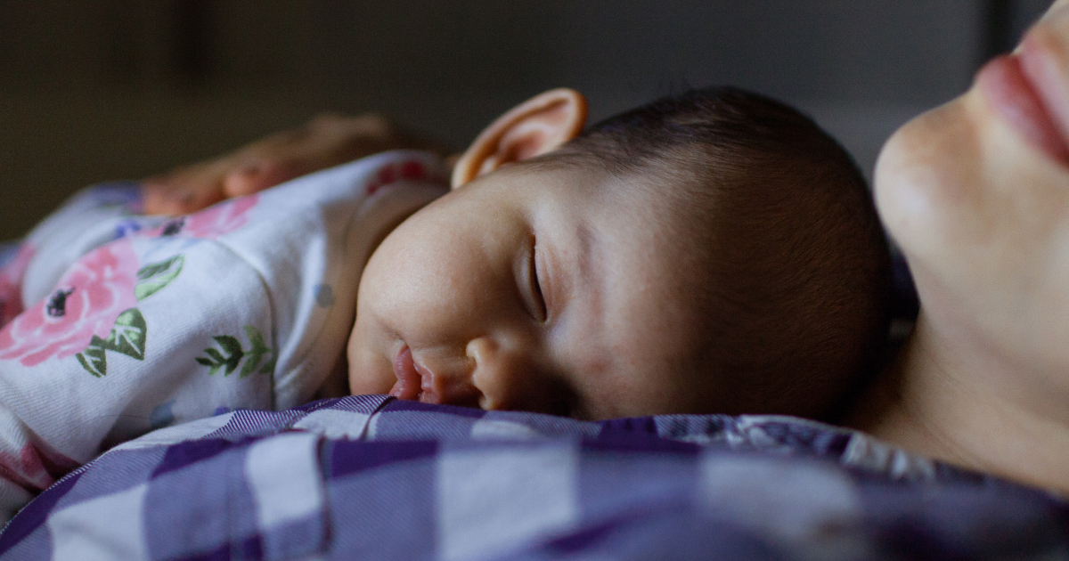 Por Qué los Bebés Lloran por la Noche | Enfamil