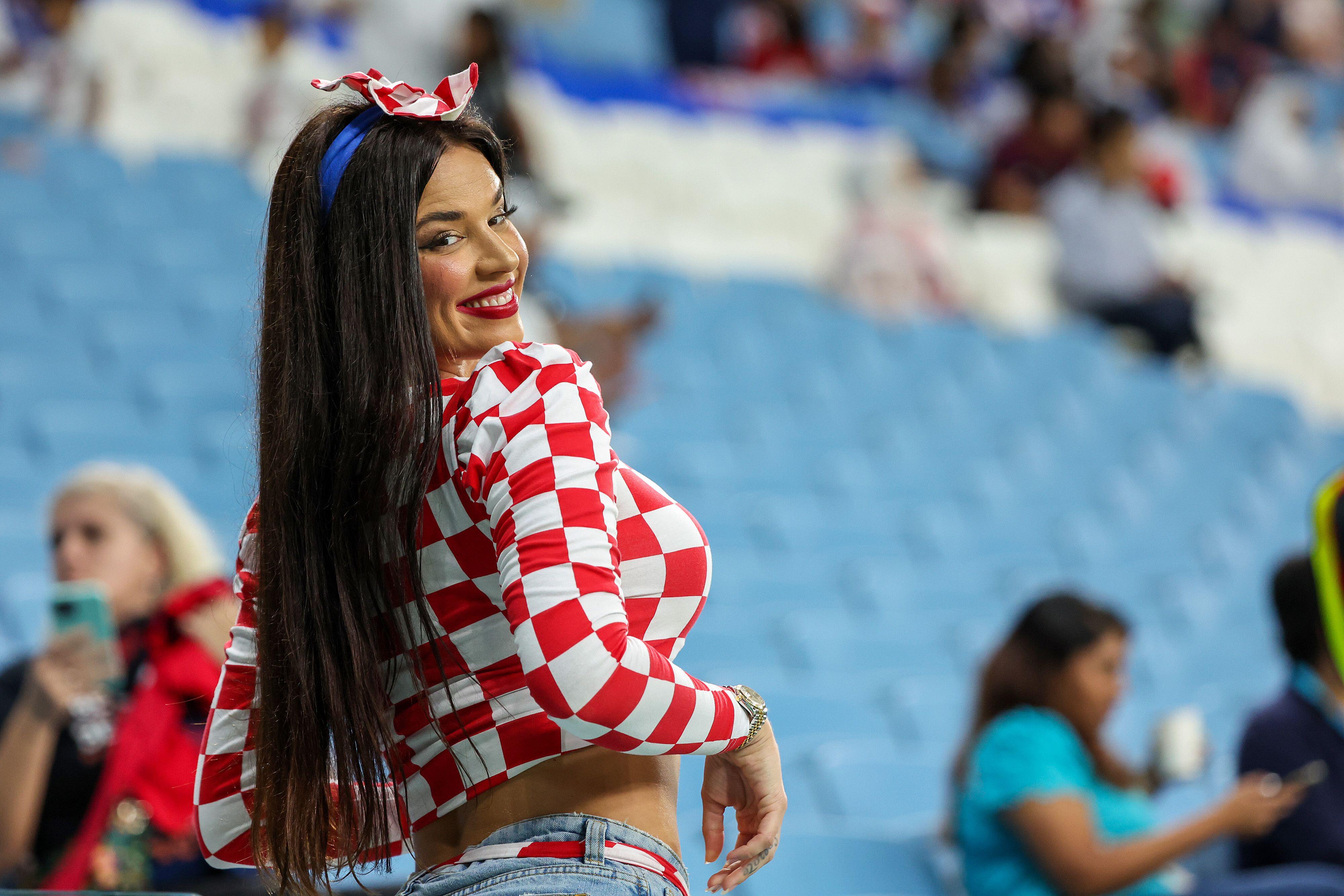 Hot Female Football Fans