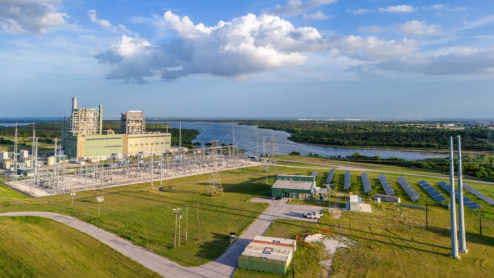 Enhancing Grid Stability with Energy Storage & Grid-Forming Inverters