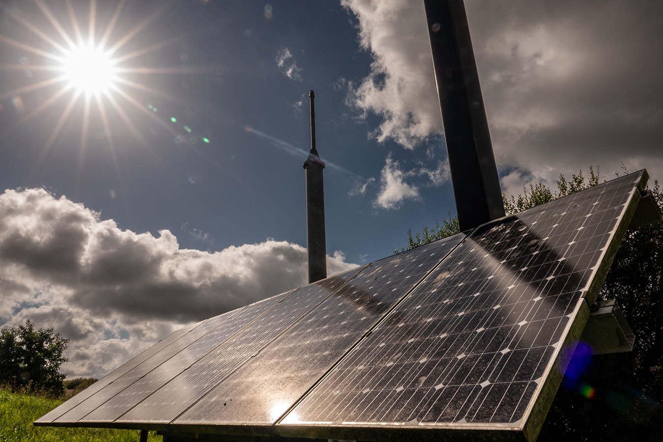 Hybrid Solar Panel Device Stores Energy Like a Battery