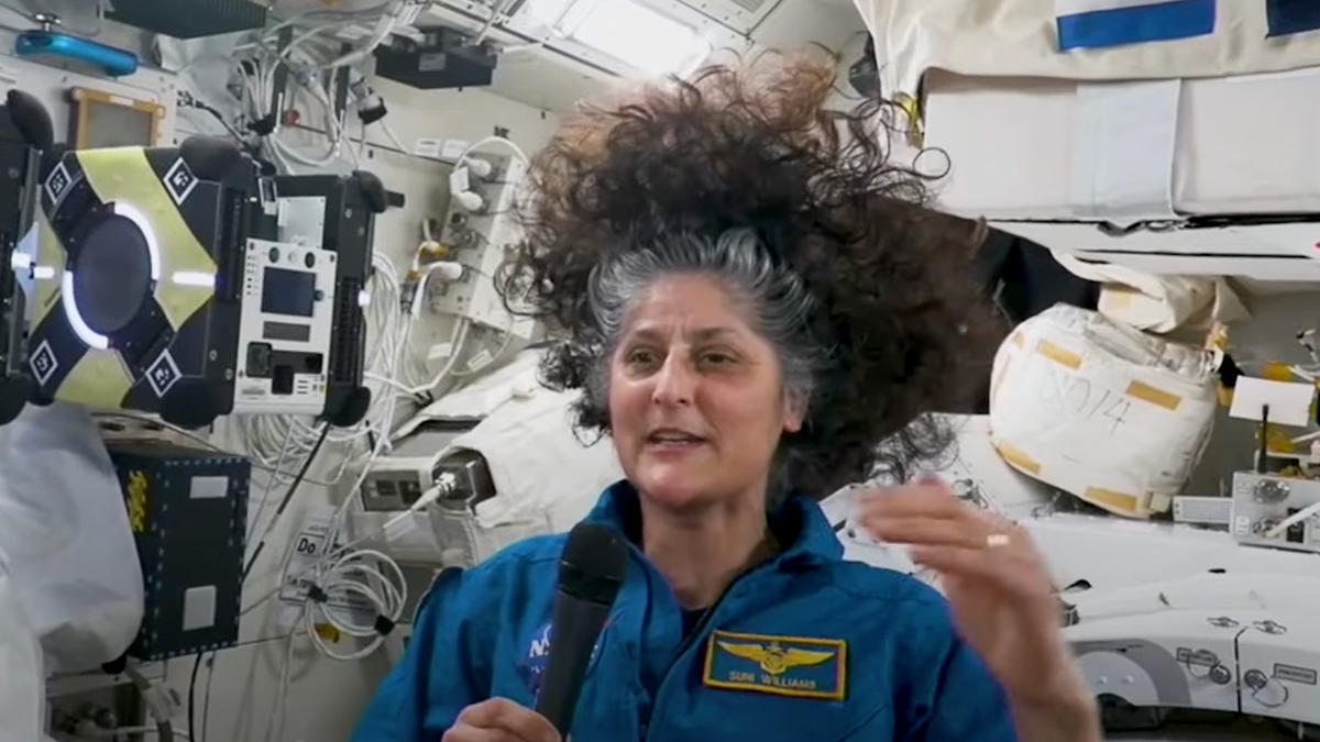 stranded astronauts iss