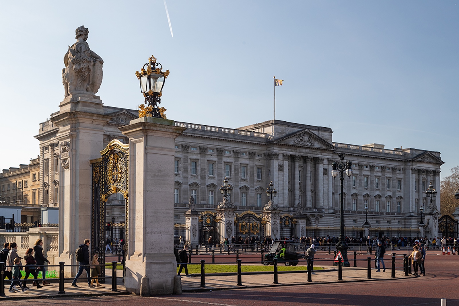 Buckingham Palace stands prominently, featuring a statue in front that ...