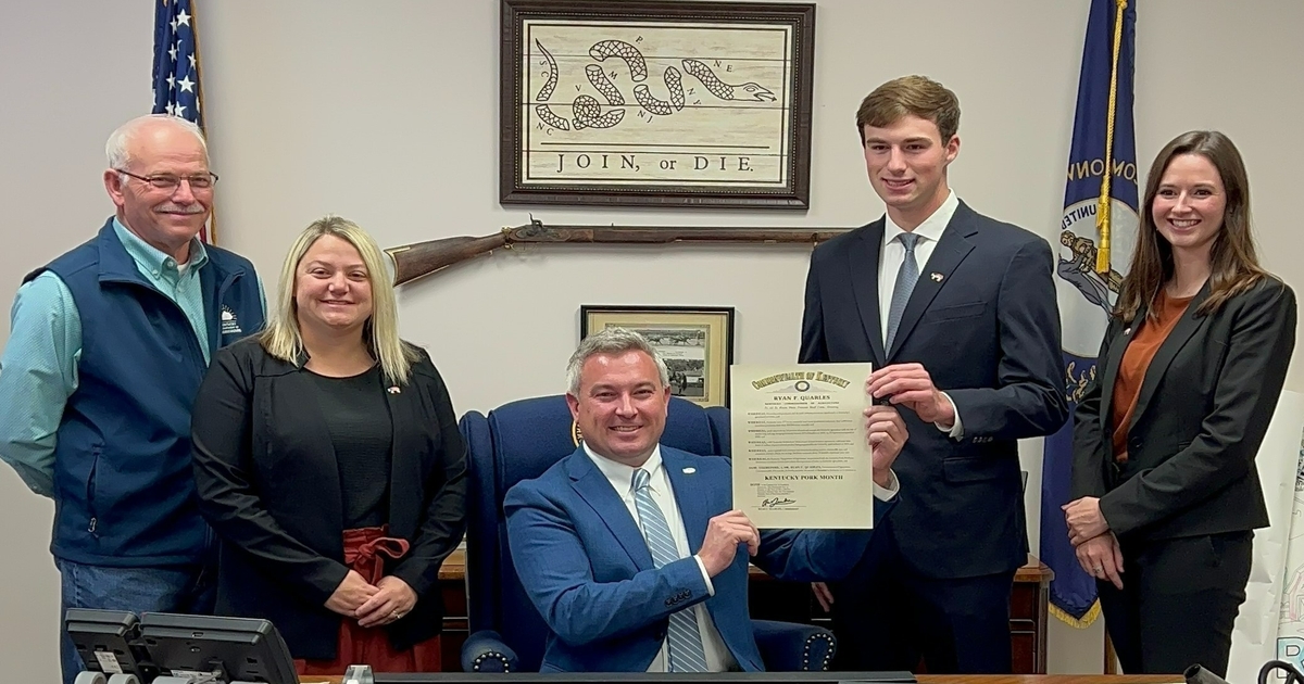 Kentucky Commissioner signs proclamation honoring swine industry
