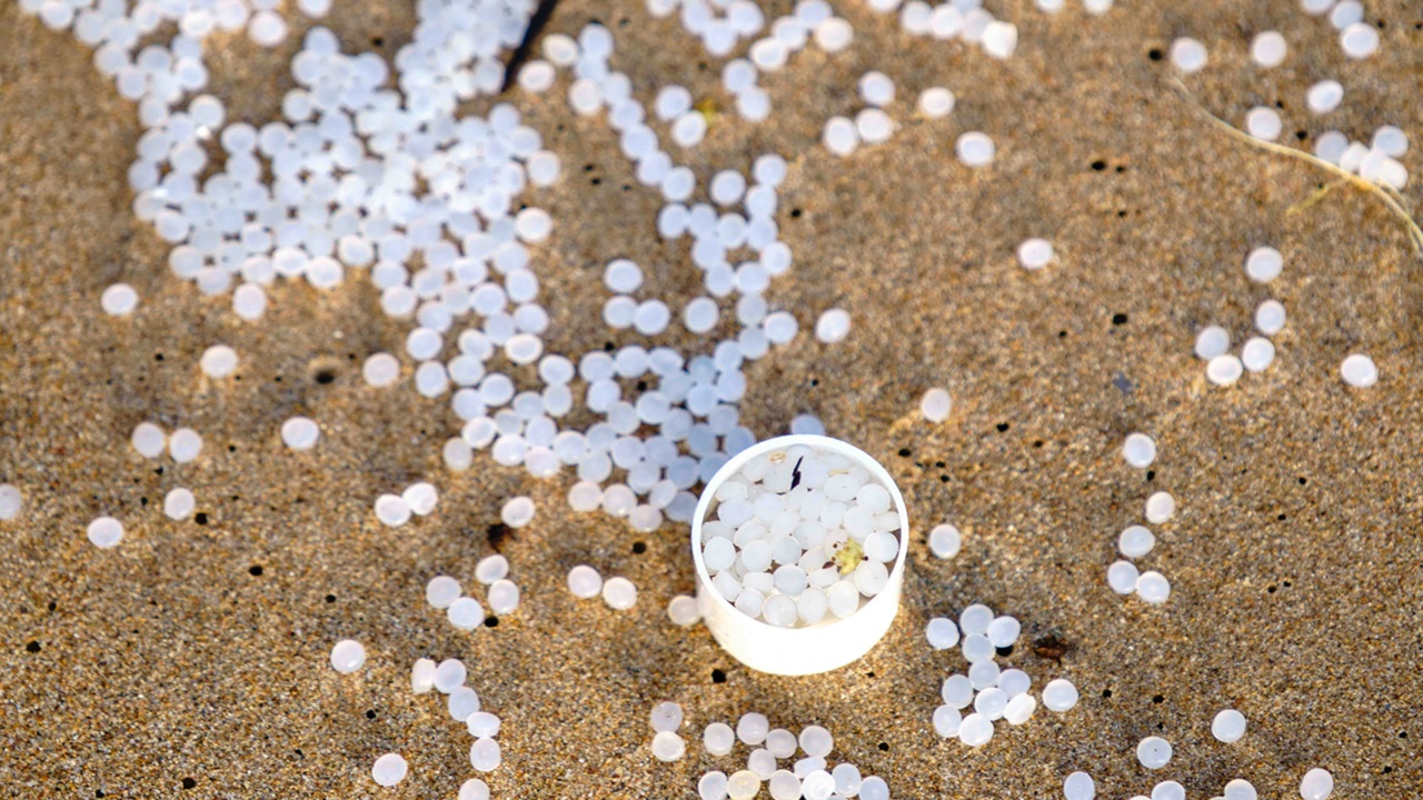 Classify plastic nurdles as dangerous goods - IUMI