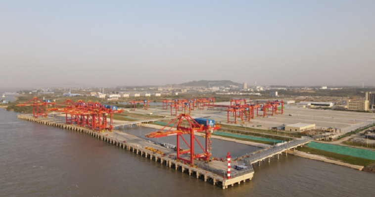 The largest container terminal in Jiangxi, China starts operations