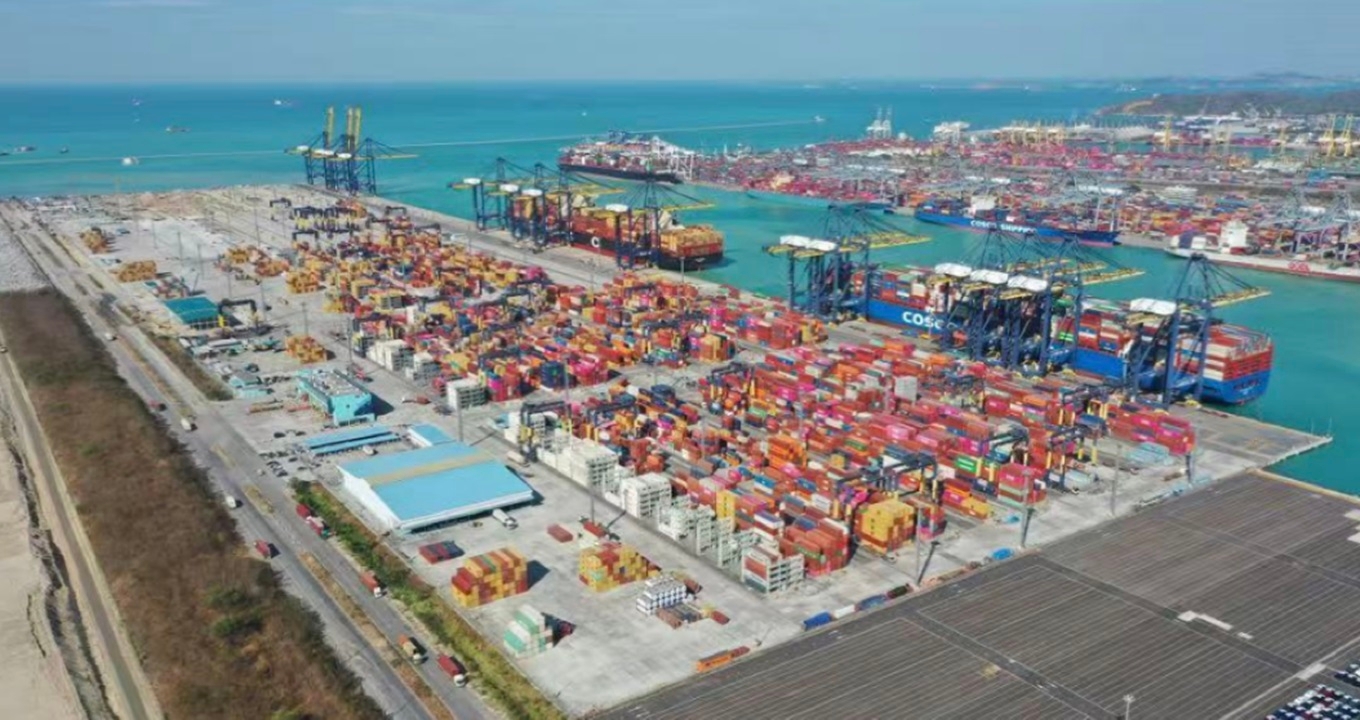 Cosco takes stakes in two Laem Chabang terminals
