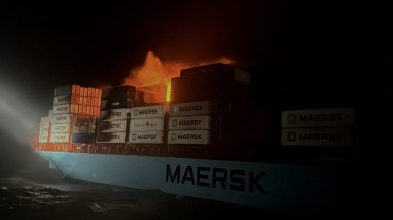 One crew member dies in fire on Maersk container ship