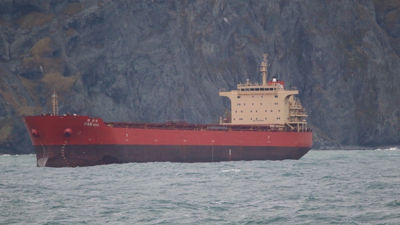 Grounding of bulk carrier off Alaska avoided