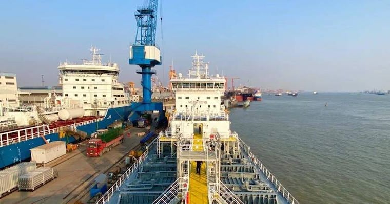 Jinling Shipyard bags four tankers from Sirius