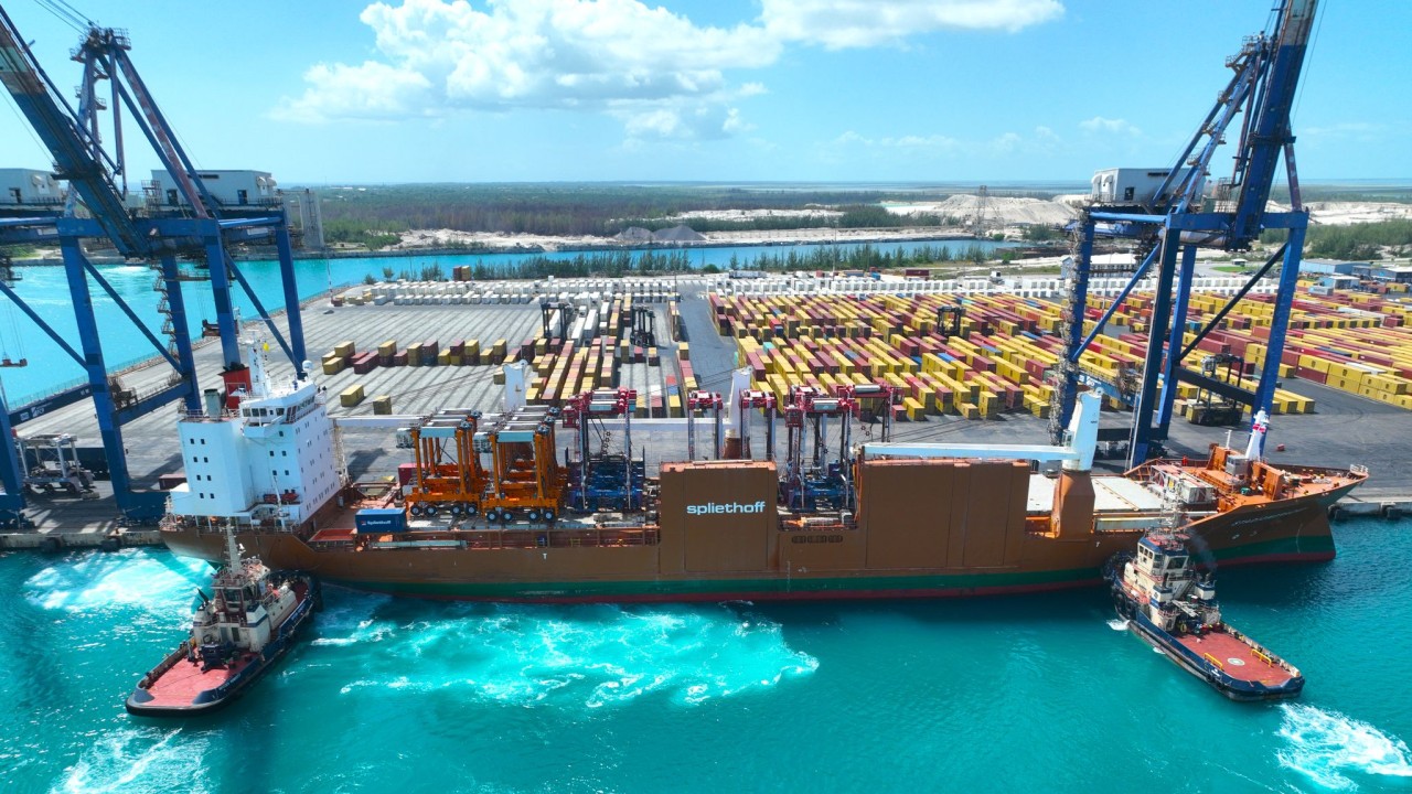 Shuttle and straddle carriers mark start of $100m Hutchison ports ...