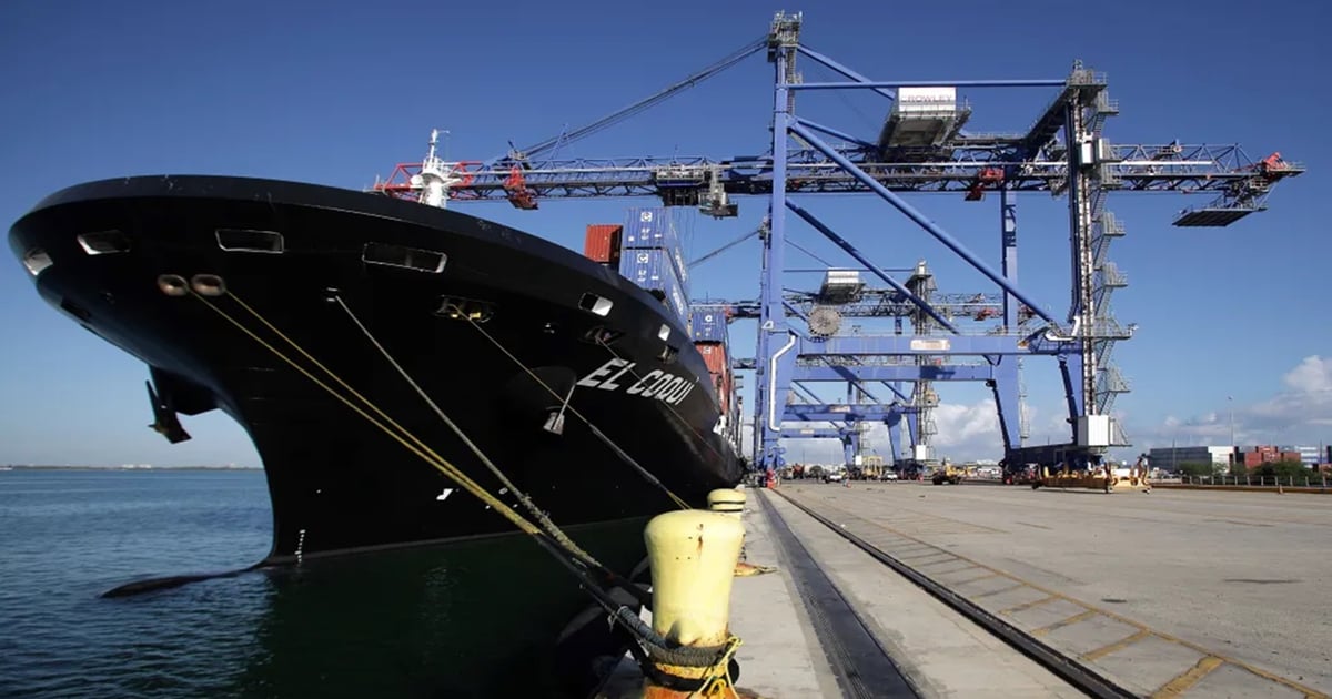 Crowley deploys second LNG-powered containership in Caribbean trades