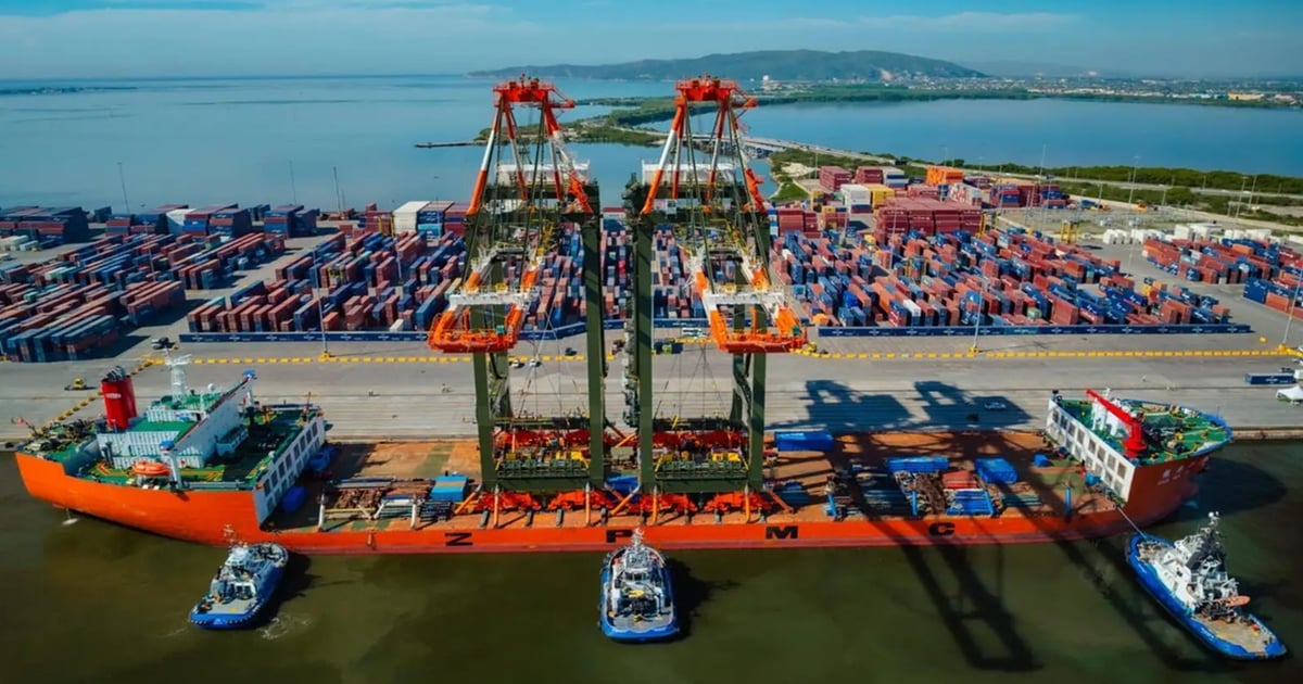 Kingston Freeport Terminal receives two new STS cranes
